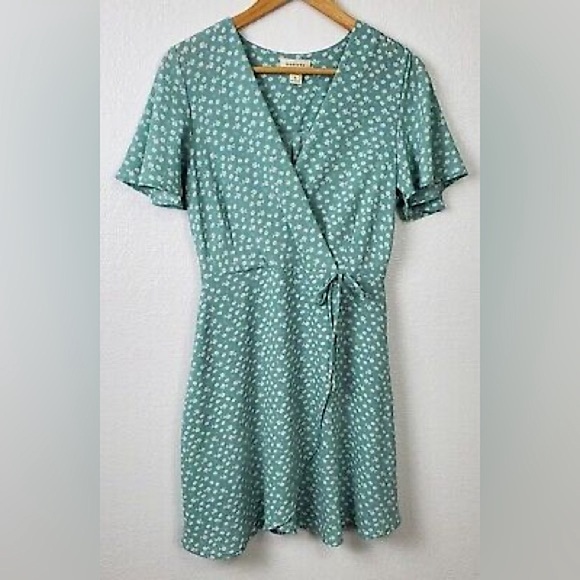 Monteau | Dresses | Nwt Monteau Wrap Floral Mint Mini Dress Ruffle V ...